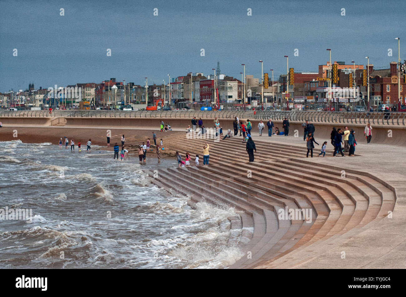 Family fun at Blackpool beach Stock Photo - Alamy