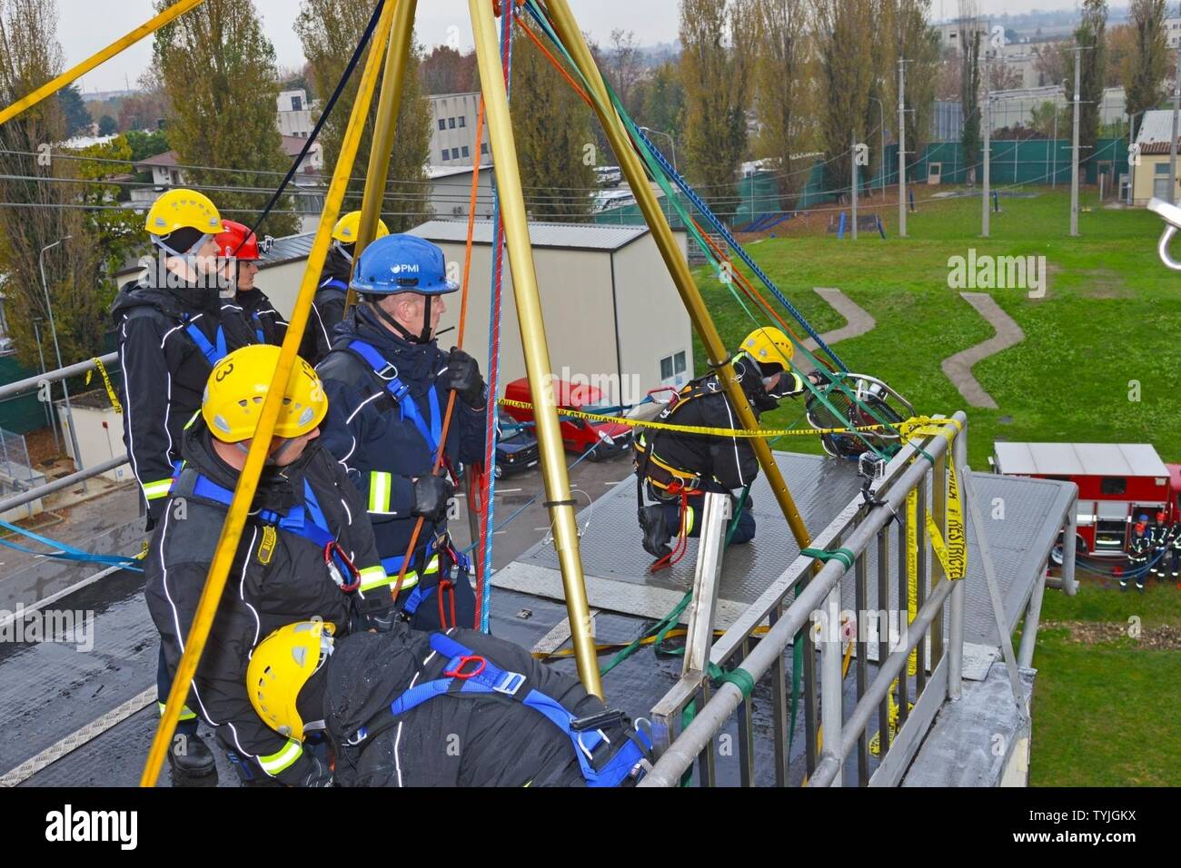 Dod technical rope rescue 1 hi-res stock photography and images - Alamy