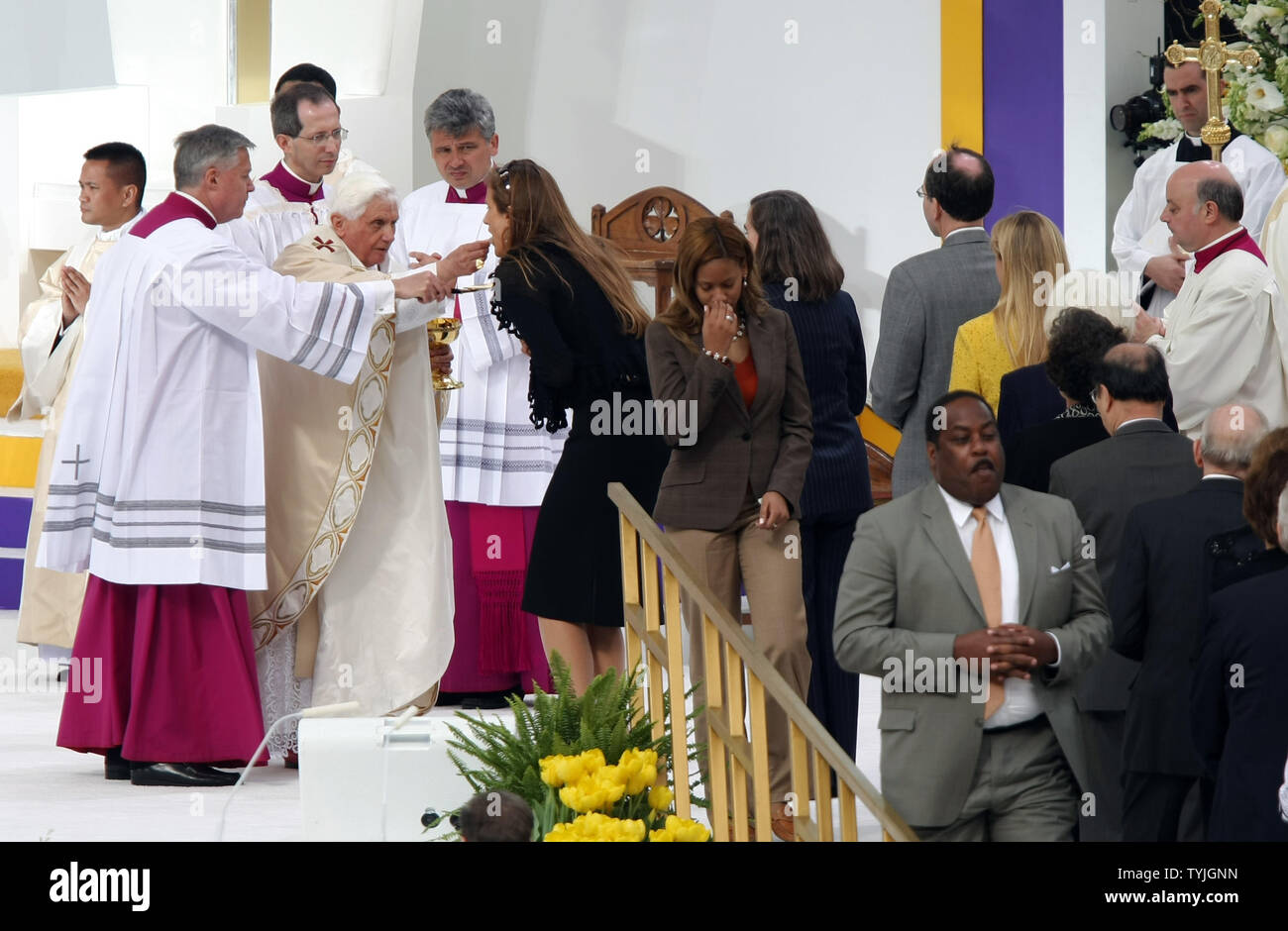 Pope benedict xvi gives communion hi-res stock photography and images ...