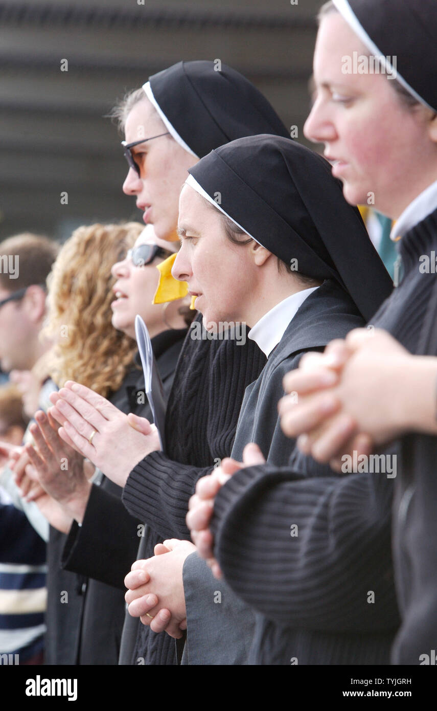 Nuns pray as Pope Benedict XVI delivers mass at Yankee Stadium on April ...