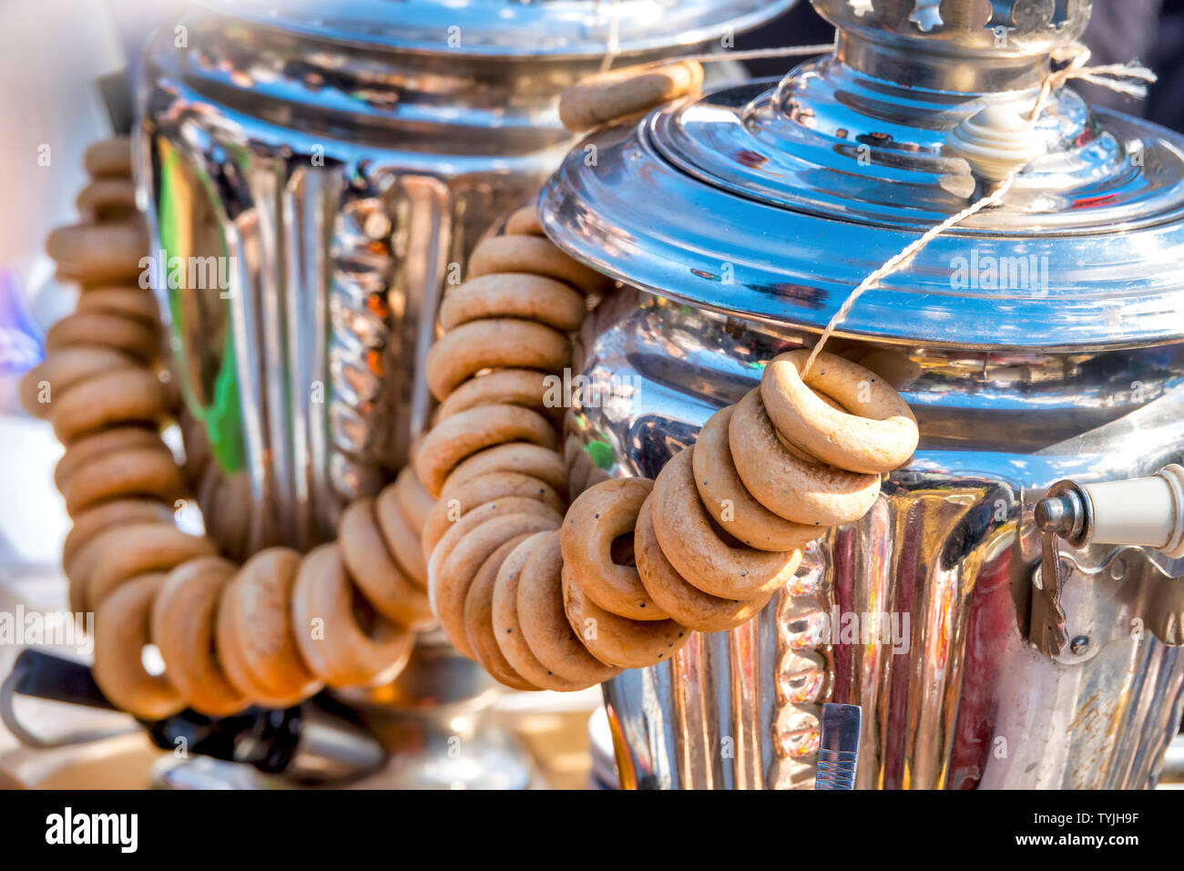 Samovar with traditional russian sweet bread (Sushki Stock Photo - Alamy