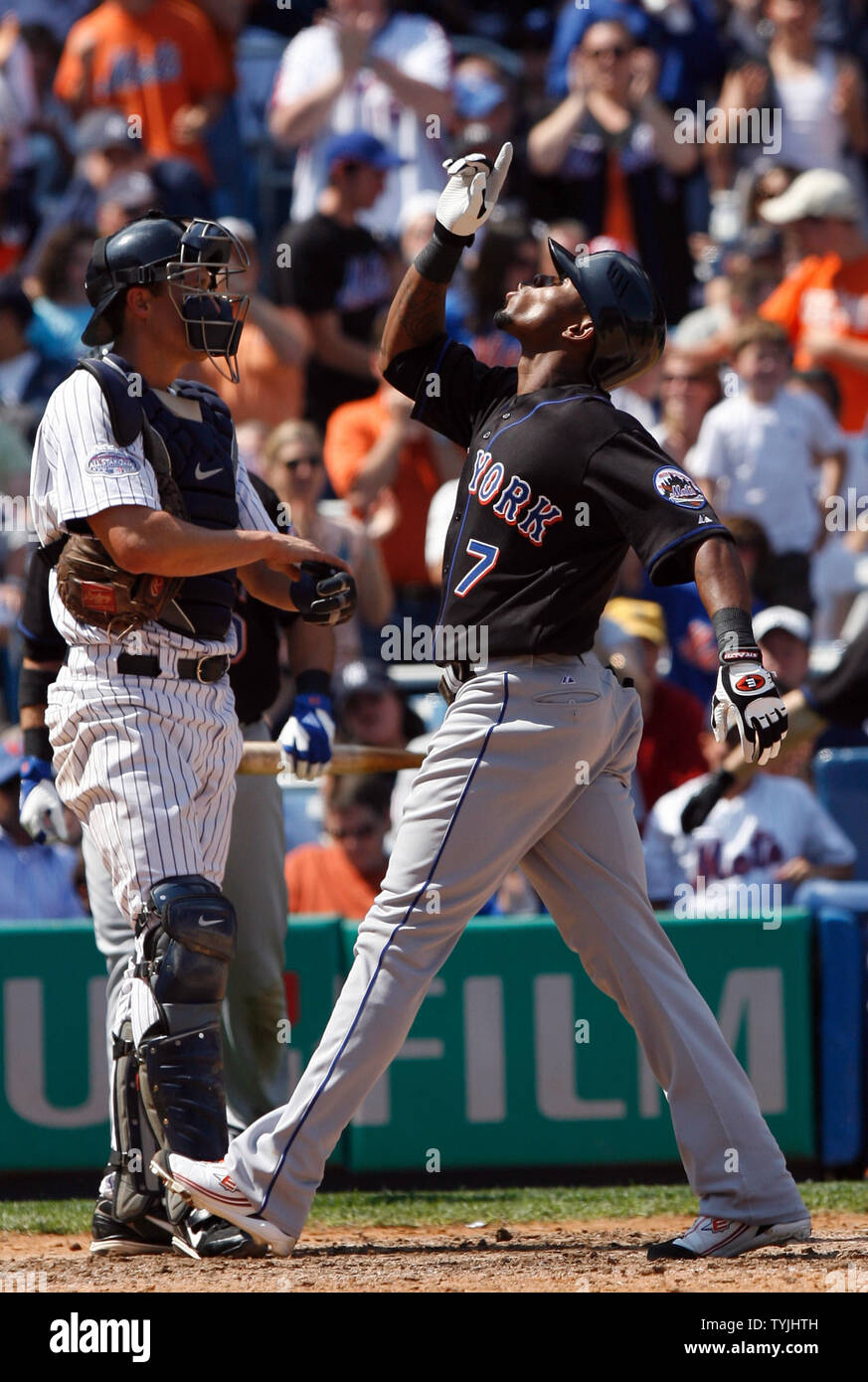 New York Yankees Chad Moeller watches New York Mets Jose Reyes point to the sky after Reyes hits ...