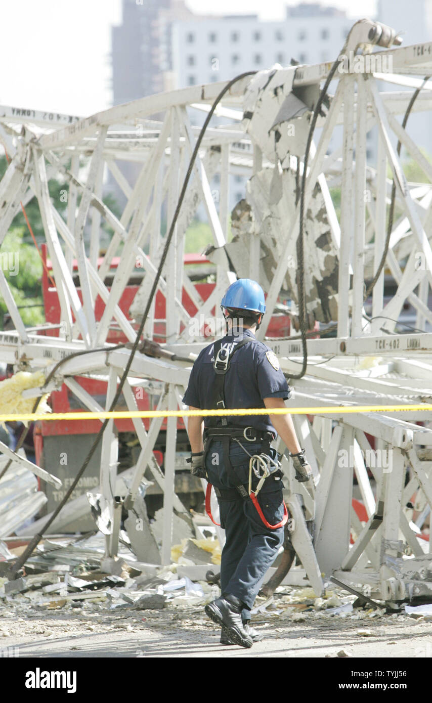 Broken crane hi-res stock photography and images - Alamy