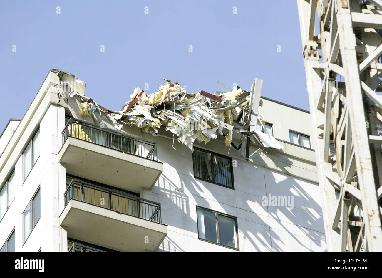 Four story apartment hi-res stock photography and images - Alamy
