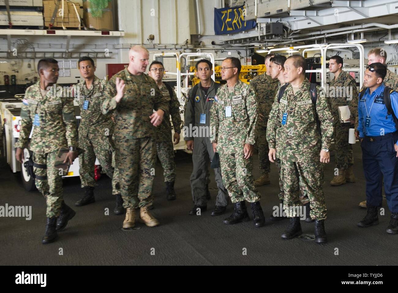 SULU SEA (Nov. 11, 2016) 11th Marine Expeditionary Unit (MEU) Command ...