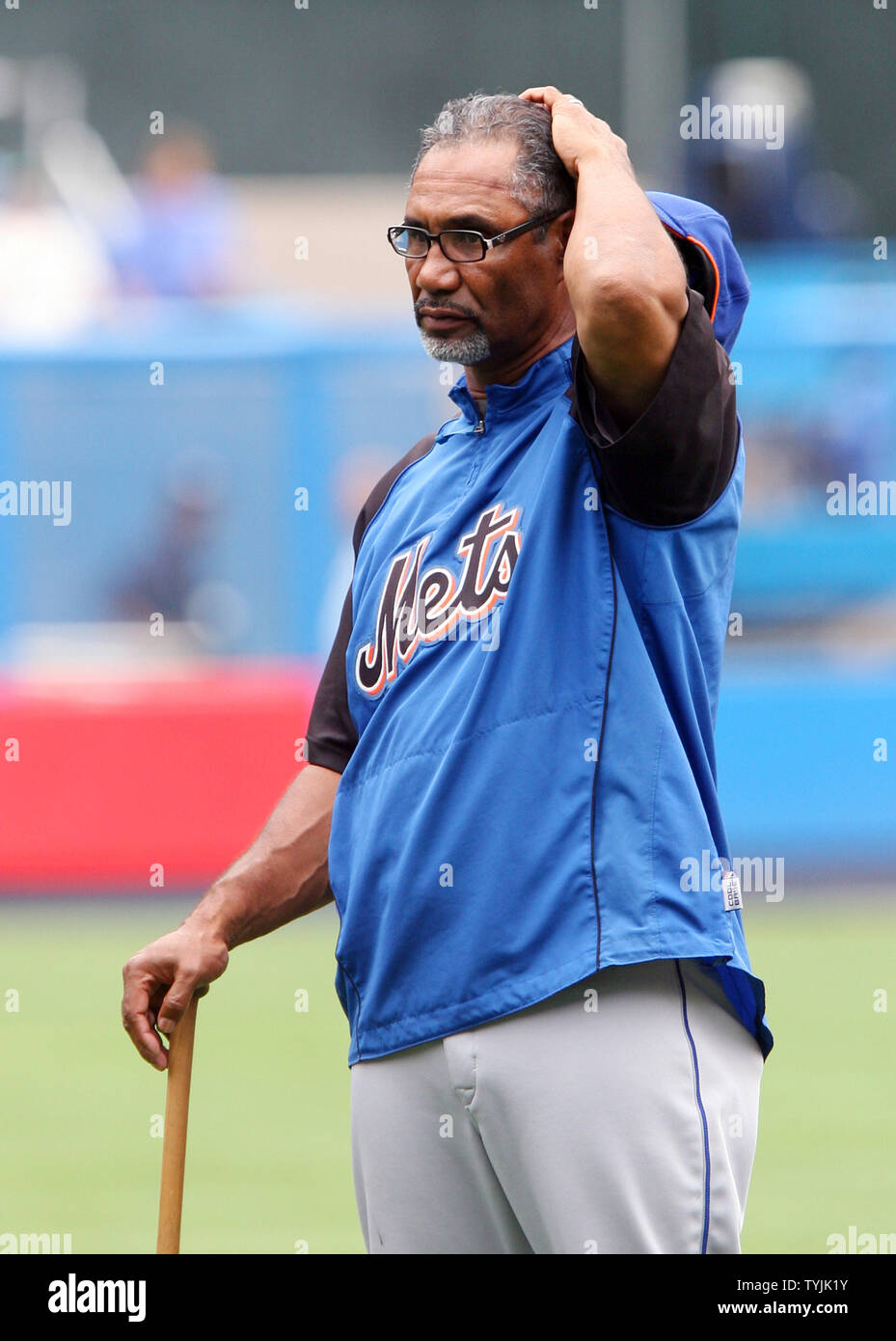 New York Mets interim manager Jerry Manuel scratches his head at ...