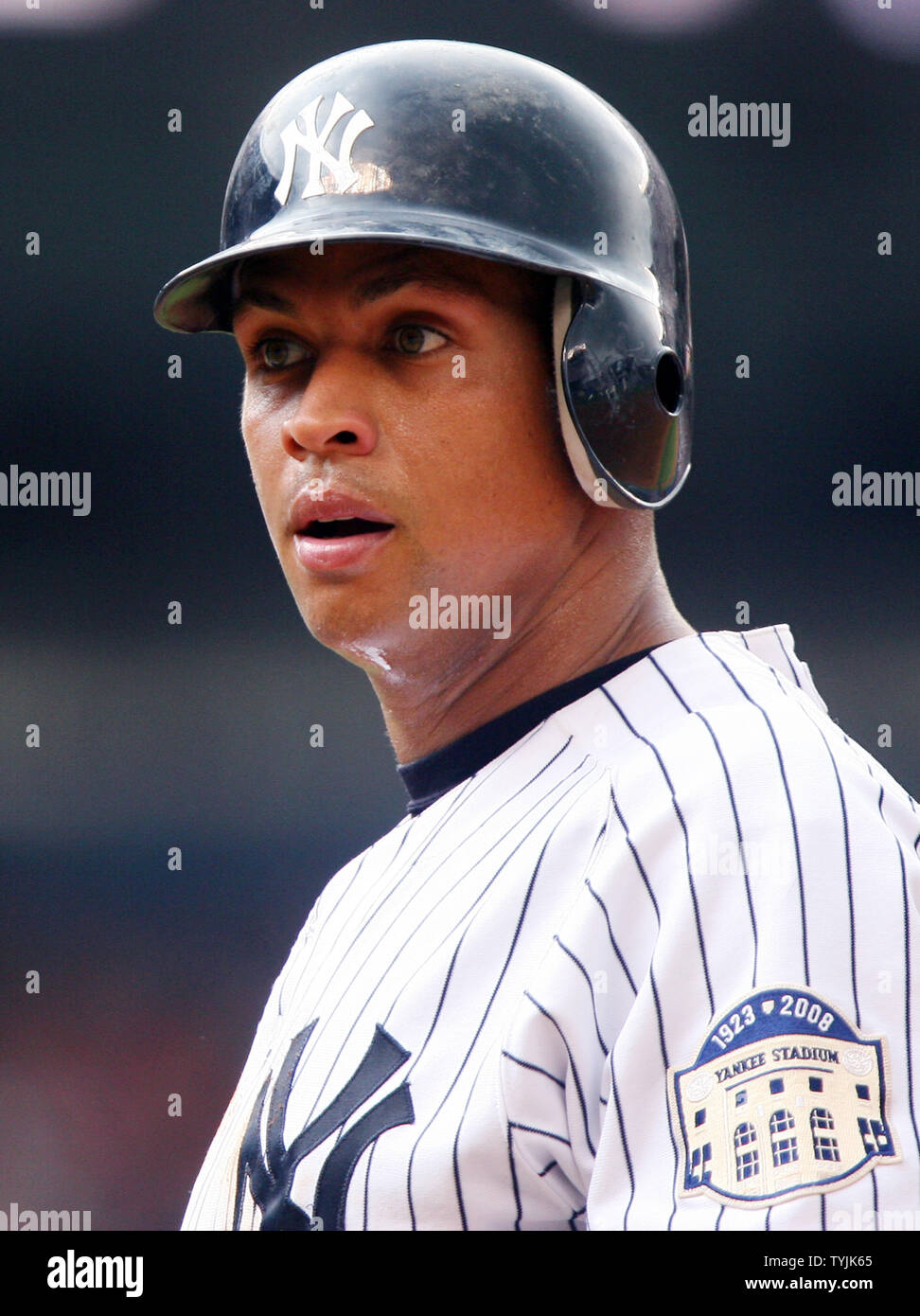 Eyes wide opens hi-res stock photography and images - Alamy