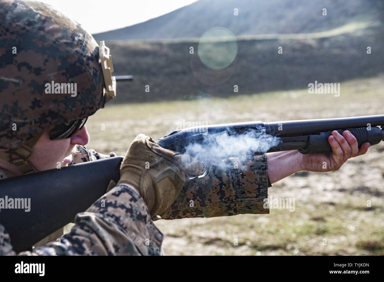 Mossberg 500 hi-res stock photography and images - Alamy