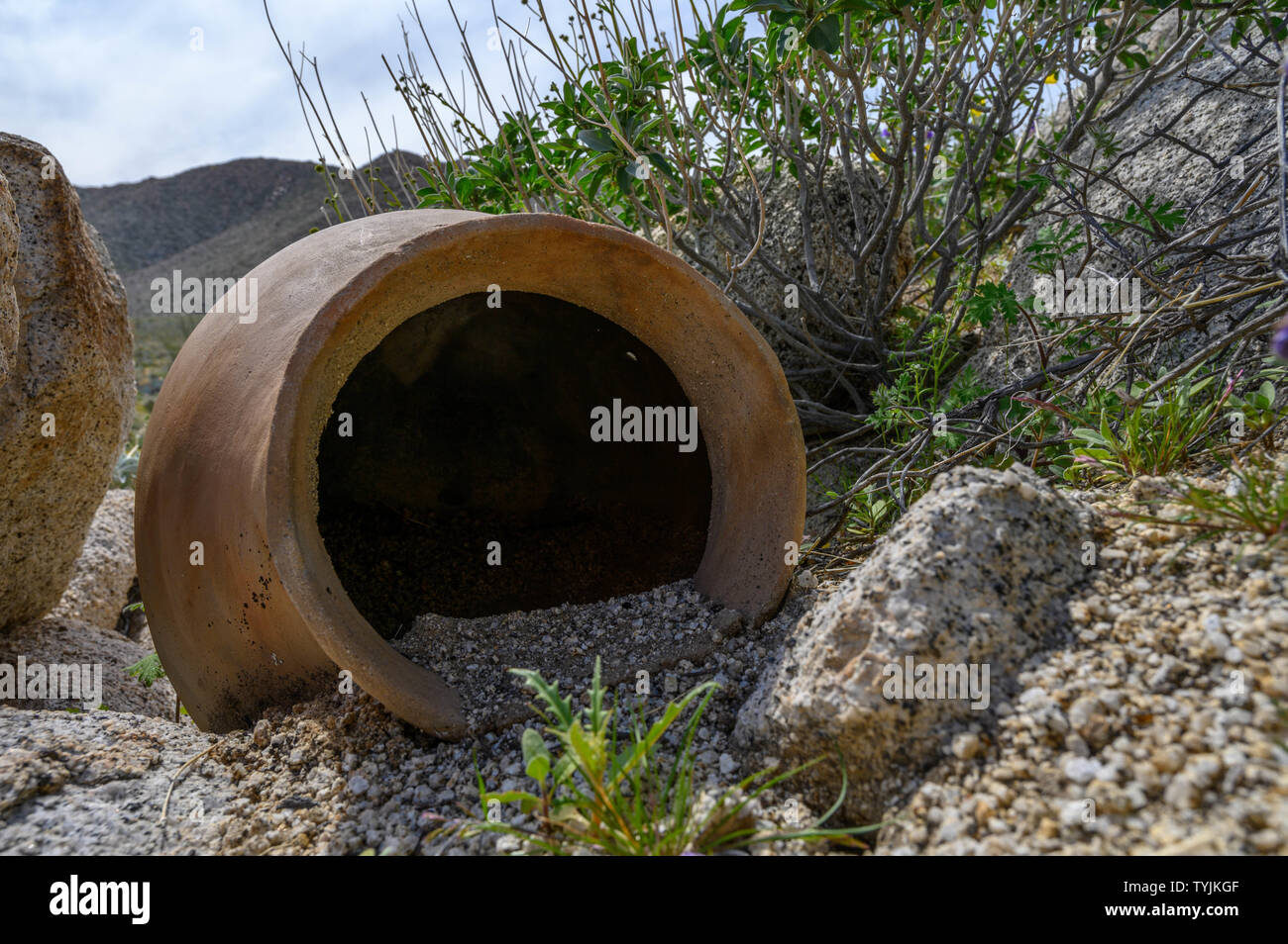Native american pot hi-res stock photography and images - Alamy
