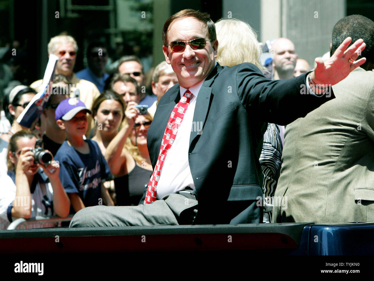 Hall-of-Famer Gary Carter waves to fans while riding in the back of a ...