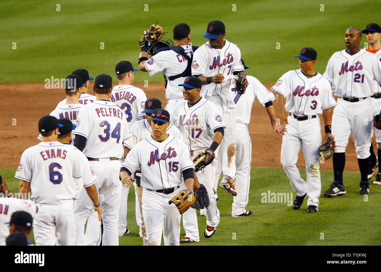 New York Mets Jose Reyes and Ramon Castro leap above their teammates ...