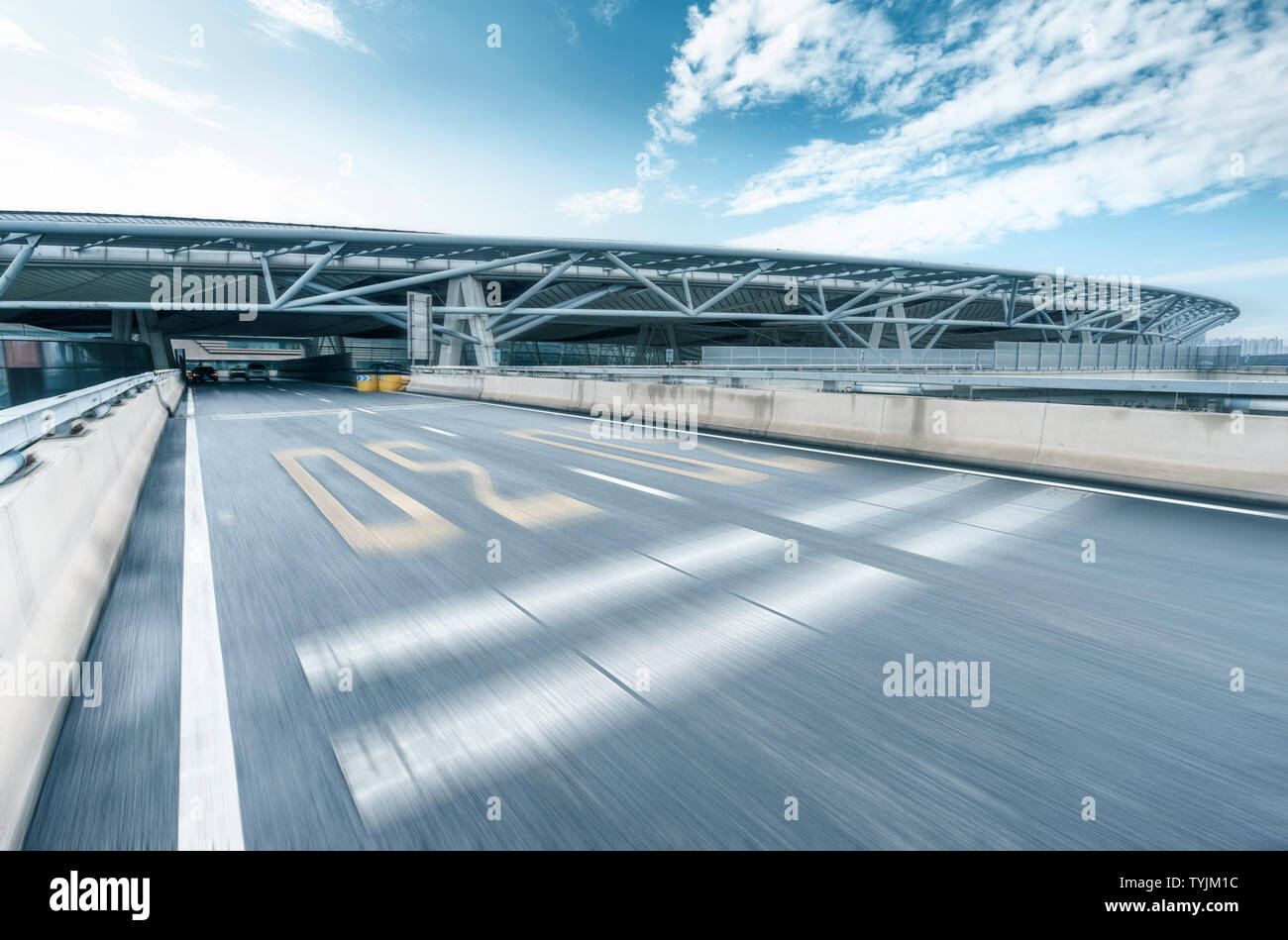 Highway through building hi-res stock photography and images - Alamy