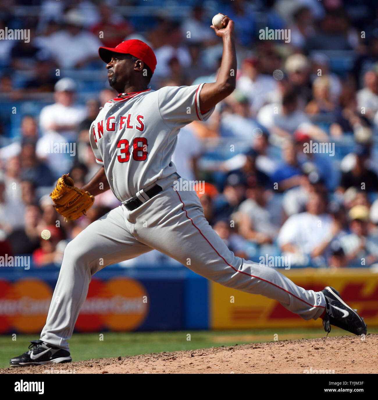Los Angeles Angels relief pitcher Darren Oliver throws a pitch in the ...