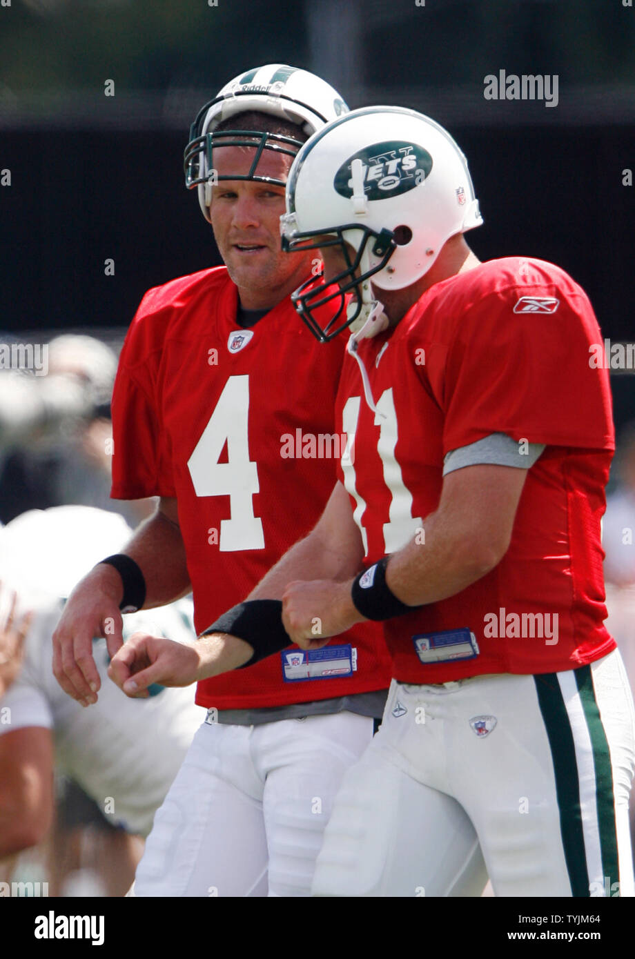 Brett Favre (4) and Kellen Clemens exchange words at New York Jets ...