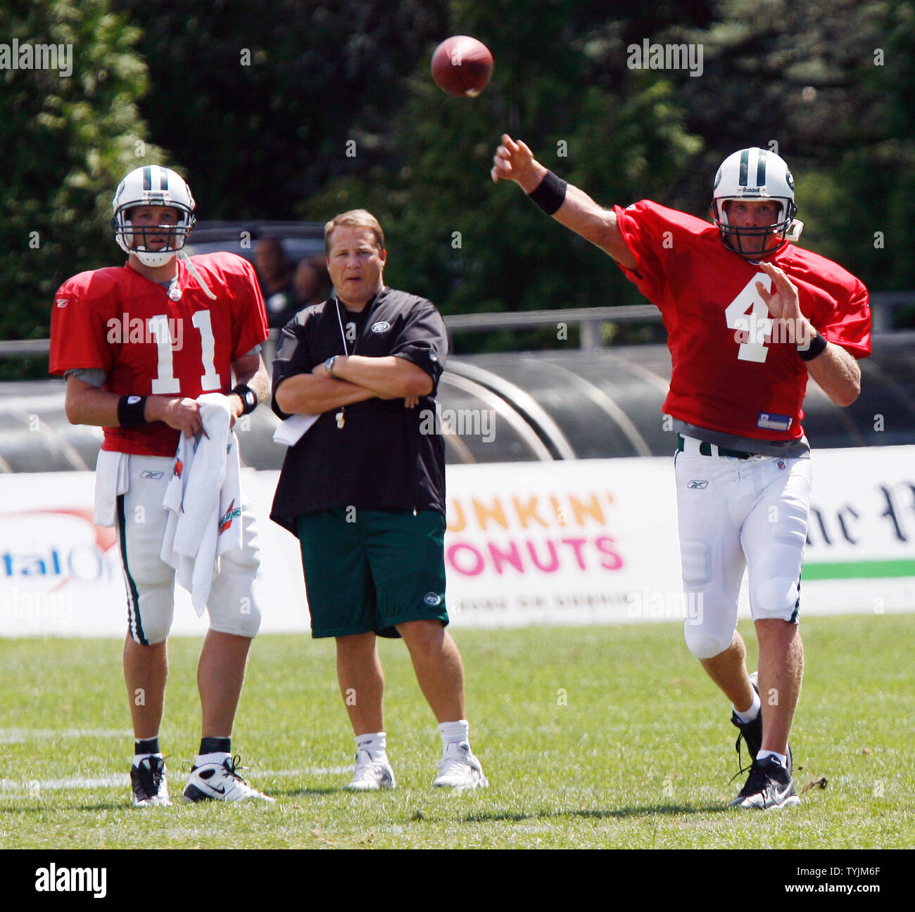 Brett favre coach hi-res stock photography and images - Alamy