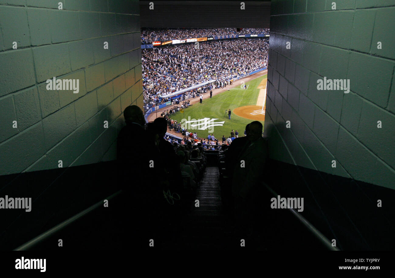 Game at yankee stadium in 2008 hi-res stock photography and images - Alamy