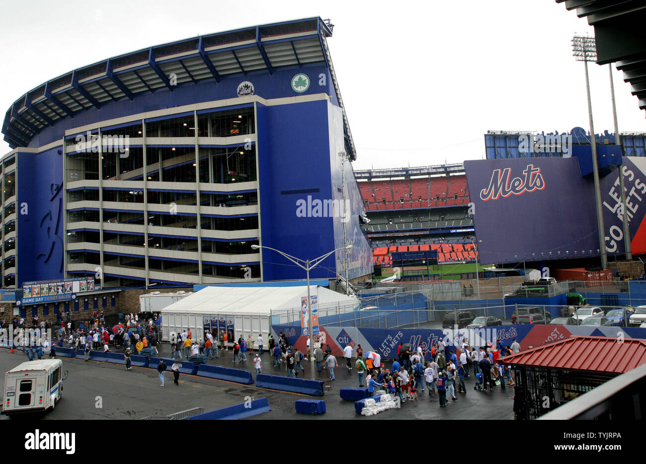 Last play at shea hi-res stock photography and images - Alamy