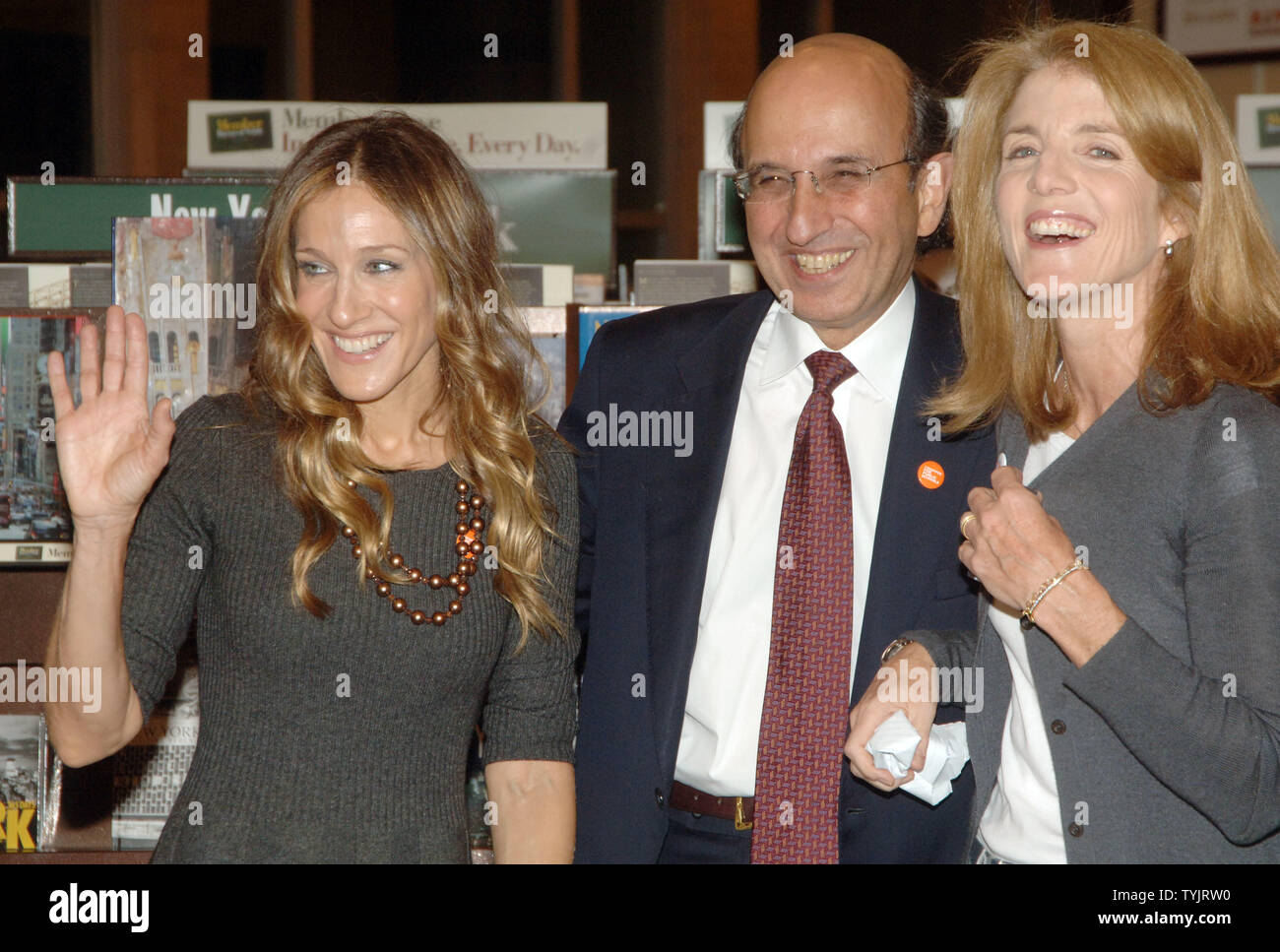 Actress Sarah Jessica Parker (L), NYC Schools Chancellor Joel Klein and ...