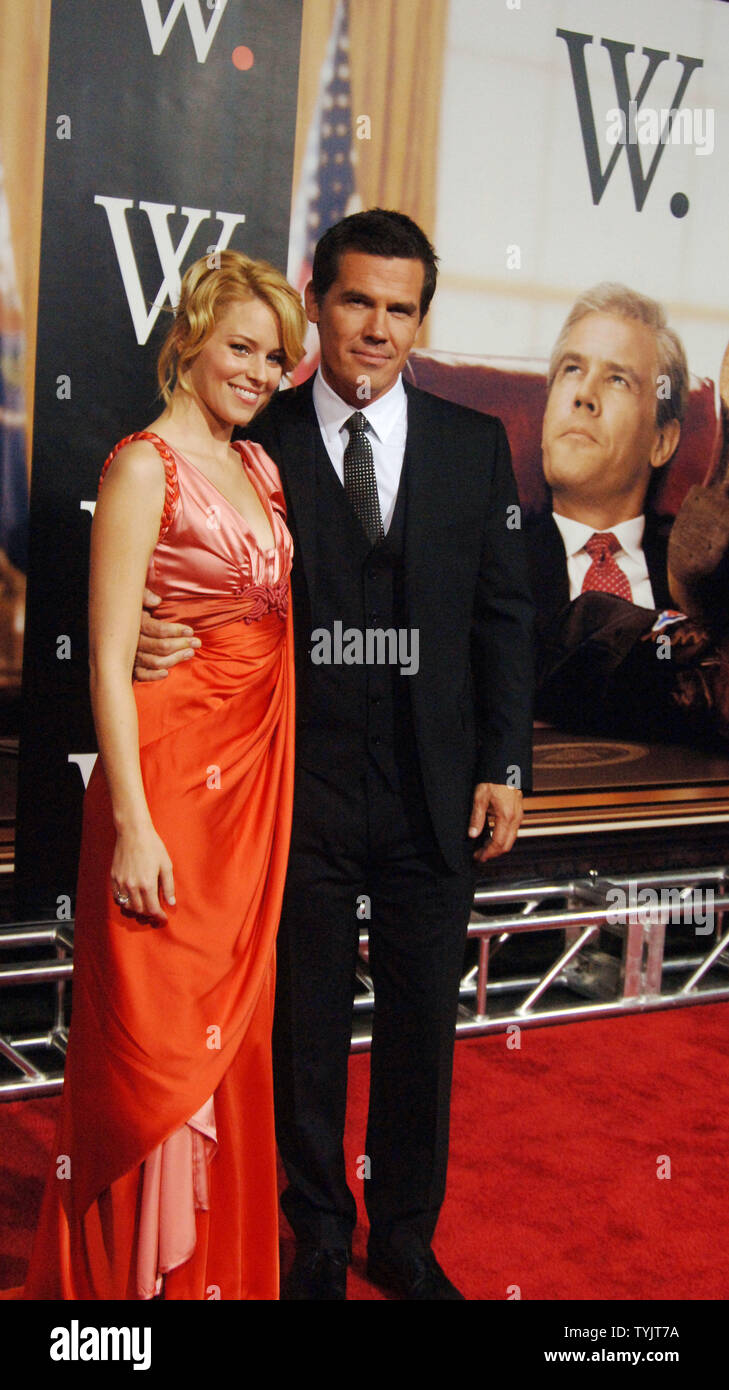 Actress Elizabeth Banks, who portrays First Lady Laura Bush, and actor ...