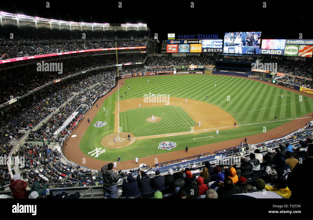 Yankee stadium during 2008 hi-res stock photography and images - Alamy