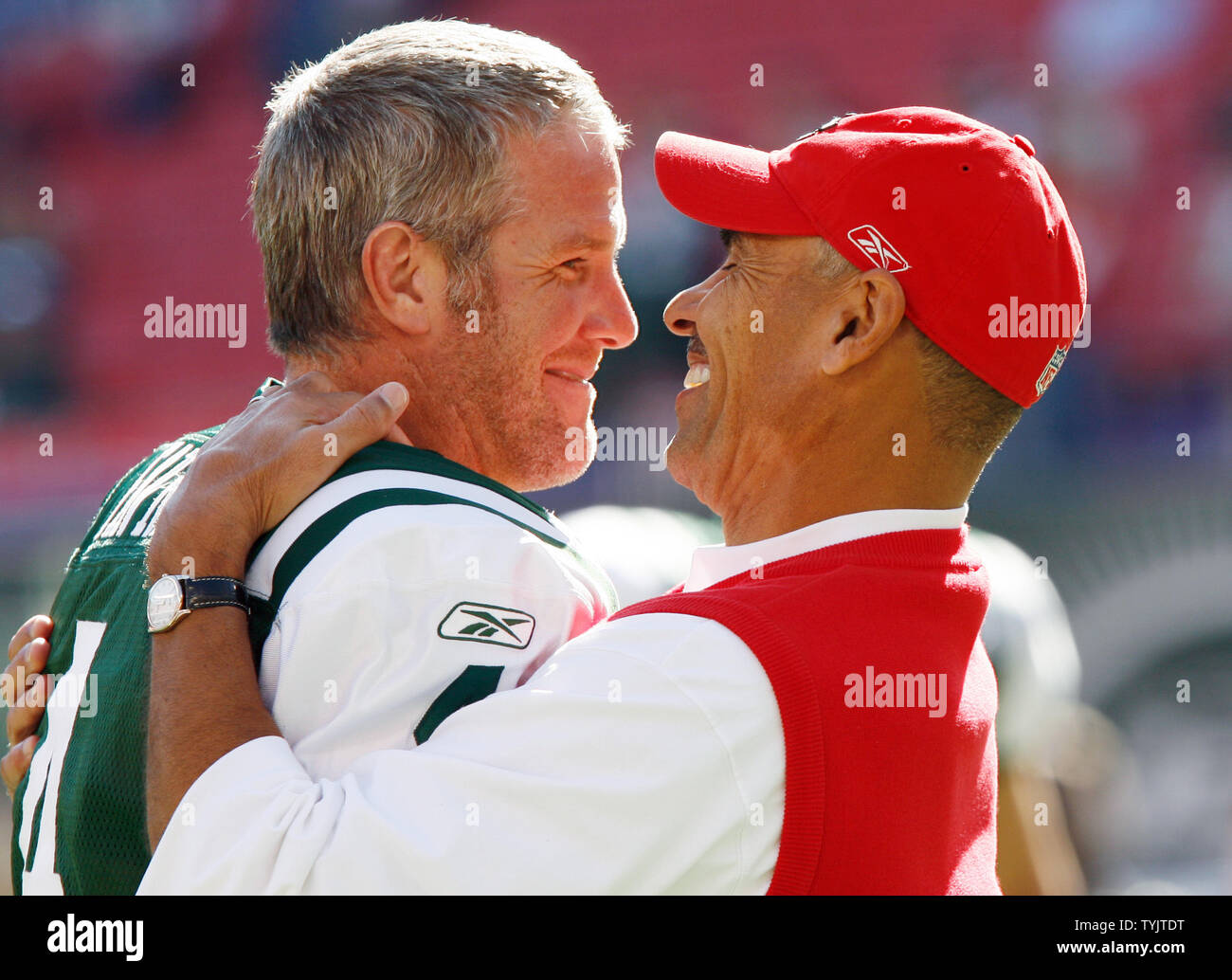 New York Jets Brett Favre and Kansas City Chiefs coach Herm Edwards (R ...