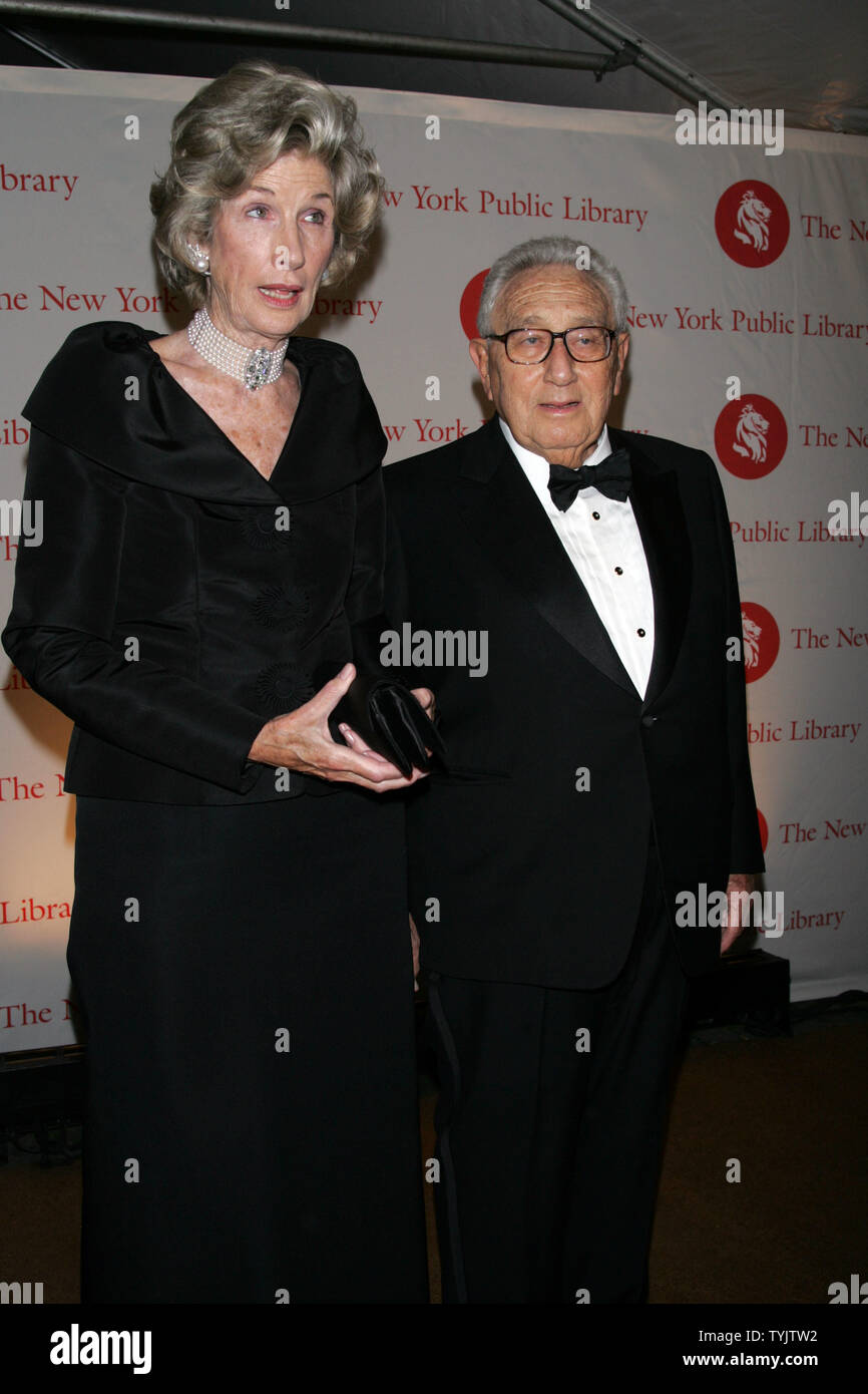 Henry Kissinger and wife arrive at the 2008 Library Lions Benefit at ...