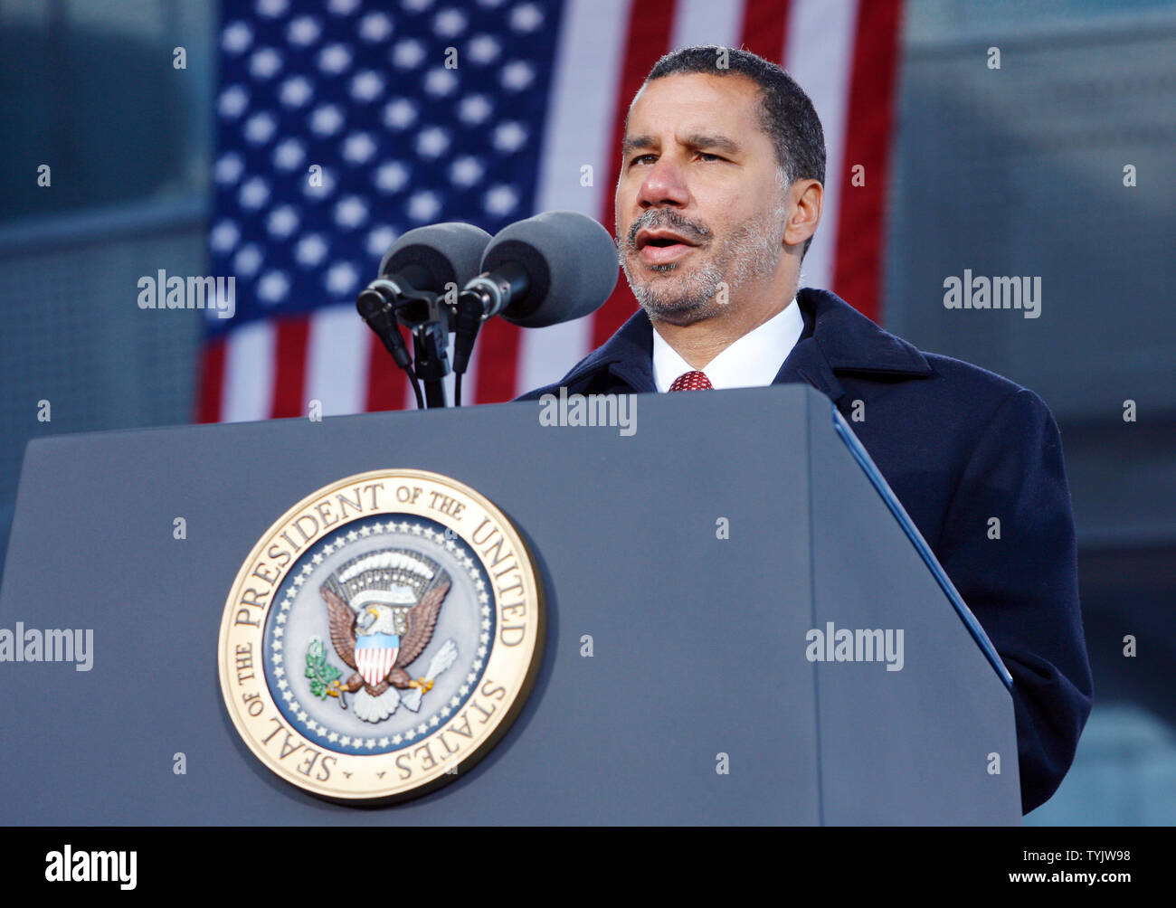 Governor David Patterson speaks before President George W. Bush takes ...