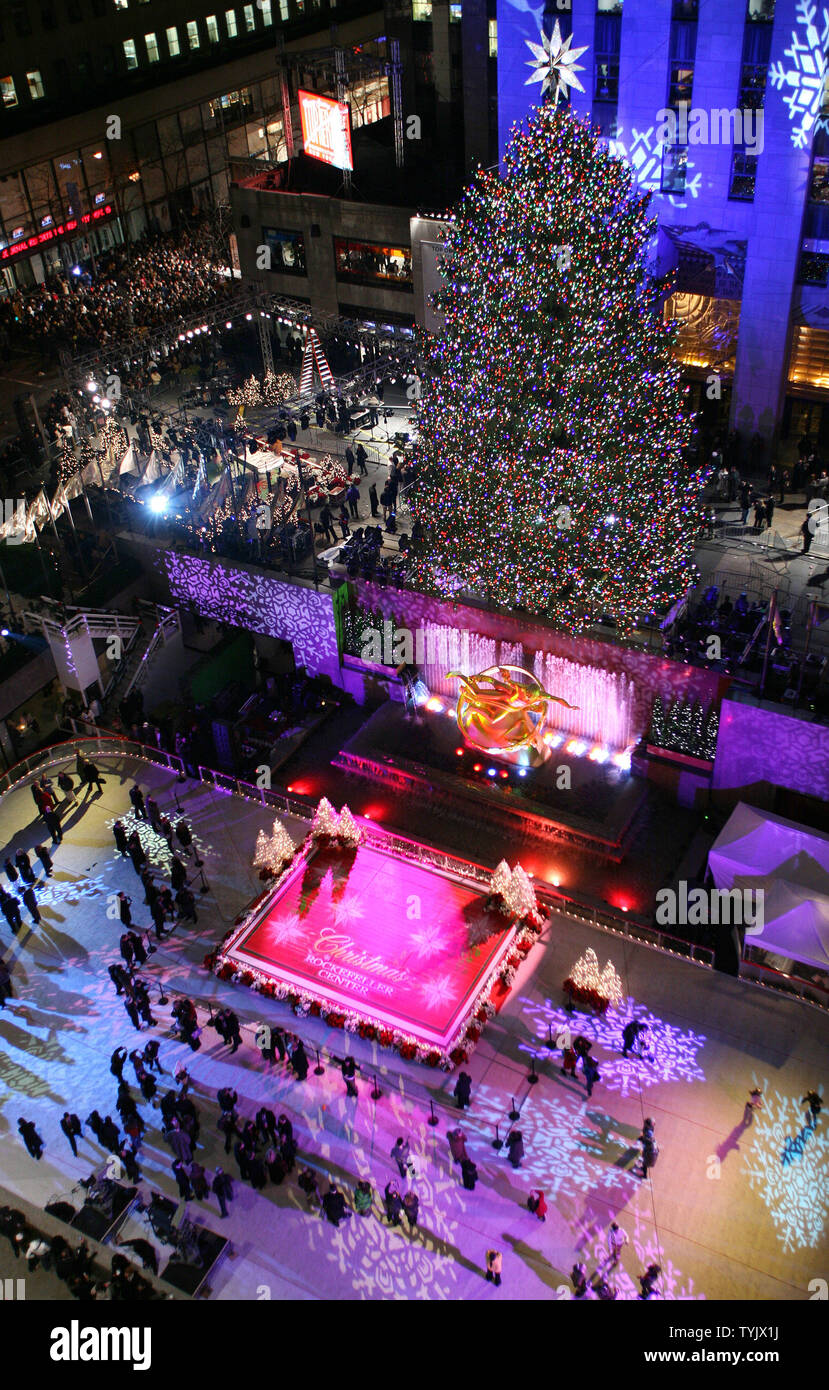 The Rockefeller Center Christmas tree is lit up with over 30,000 LED ...