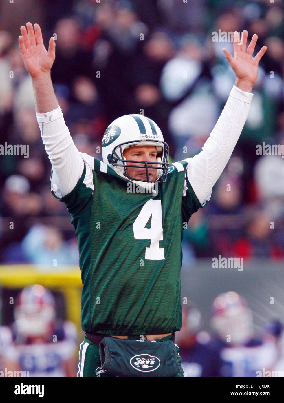New York Jets Brett Favre reacts after throwing an 11 yard touchdown ...