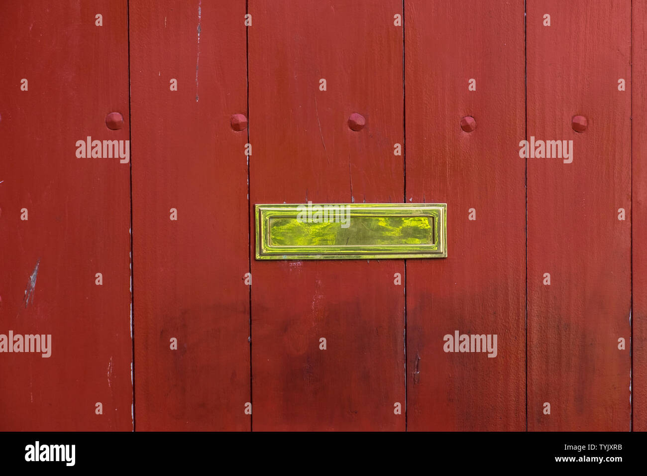 Maroon receiving hi-res stock photography and images - Alamy