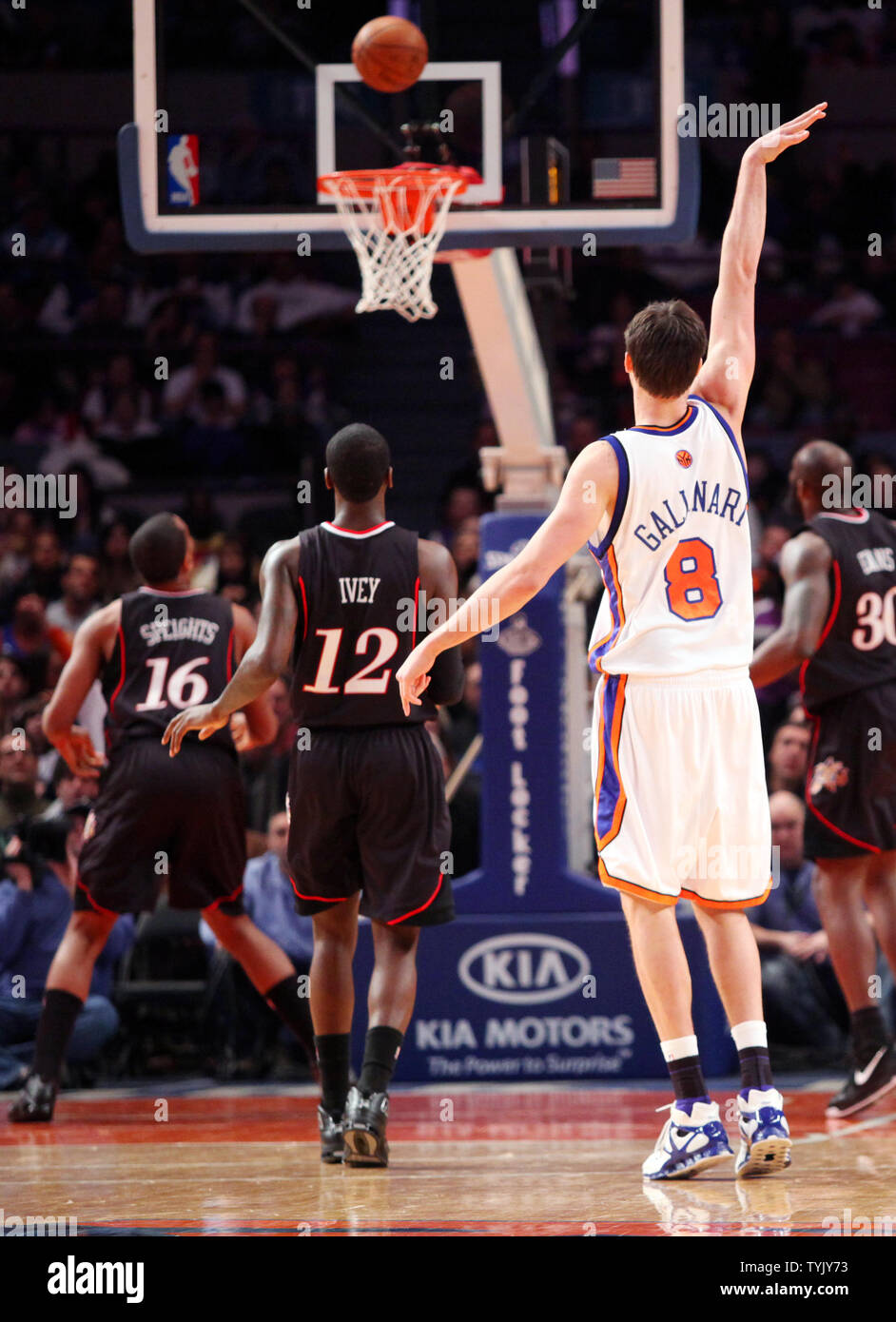 New York Knicks Danilo Gallinari (8) misses a 3-point shot in the ...