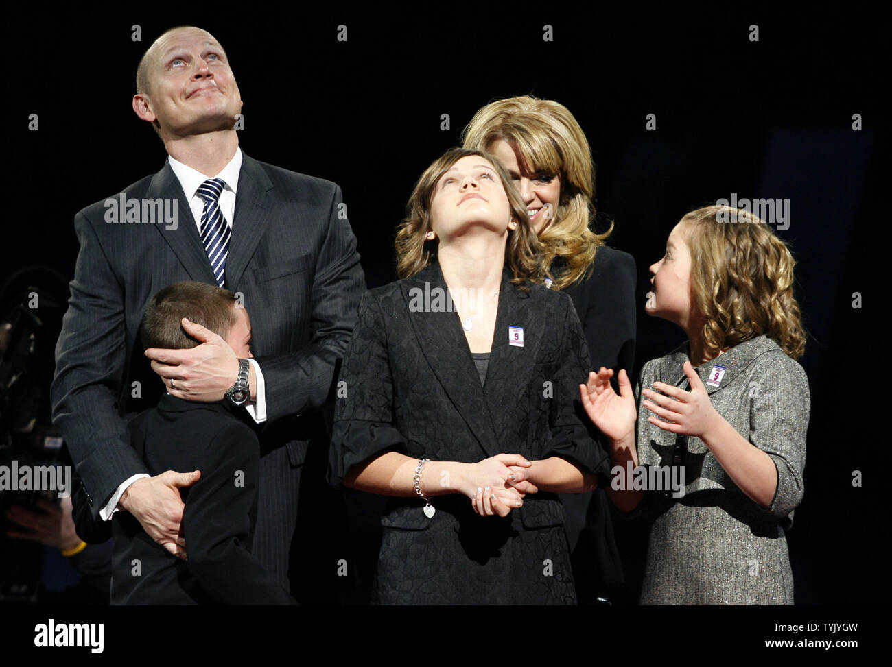 Adam Graves along with his wife Violet and children Logan, Madison and ...