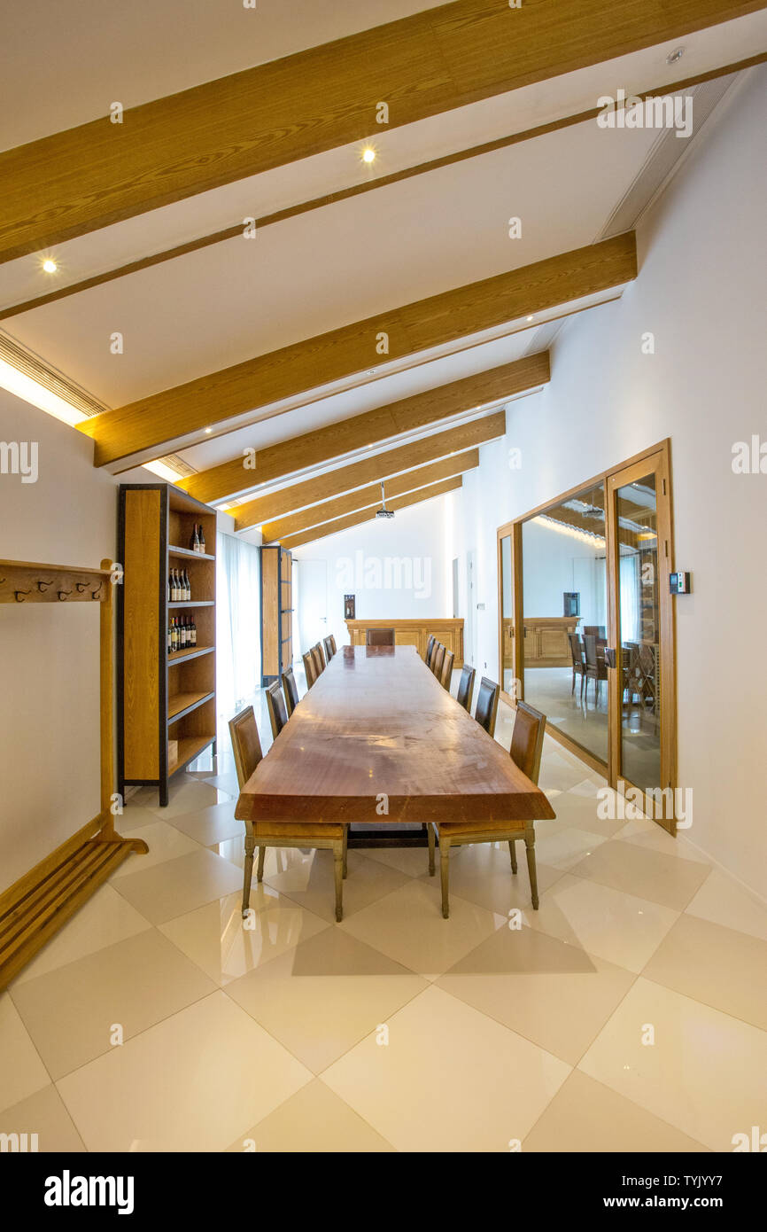 Luxury office buildings indoor hi-res stock photography and images - Alamy