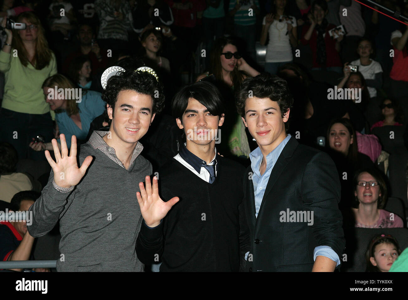Jonas brothers fans 2009 hi-res stock photography and images - Alamy