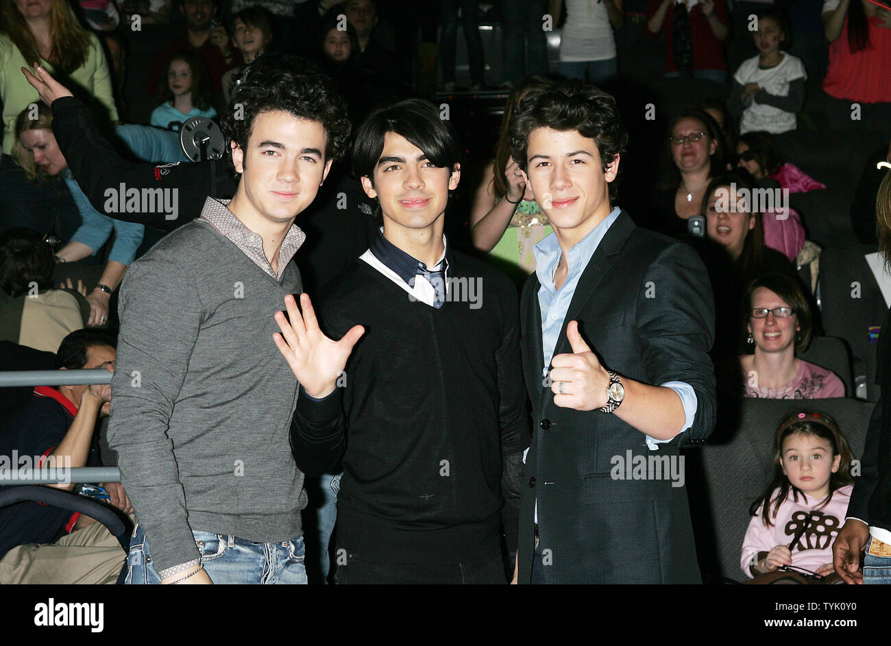 Jonas brothers fans 2009 hi-res stock photography and images - Alamy
