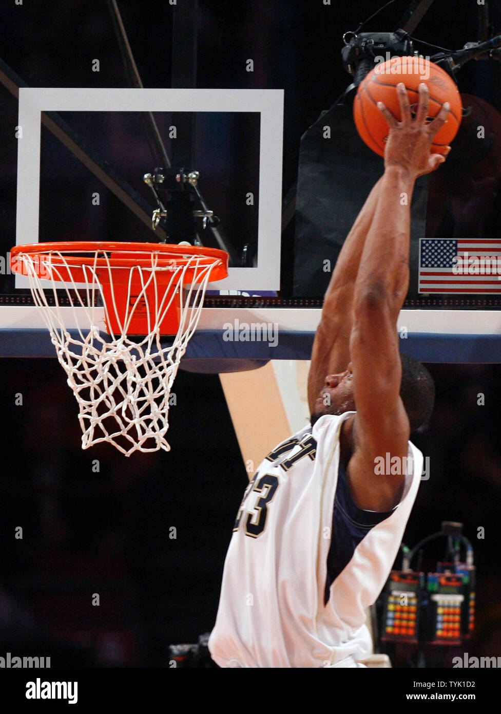 Pittsburgh Panthers Sam Young dunks the ball in the first half against ...