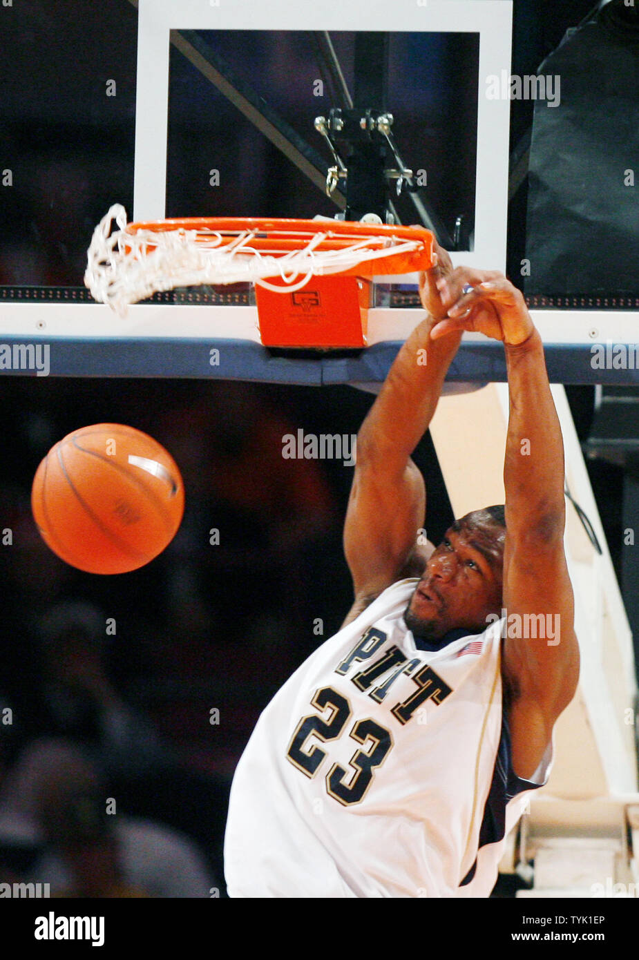 Pittsburgh Panthers Sam Young dunks the ball in the first half against ...