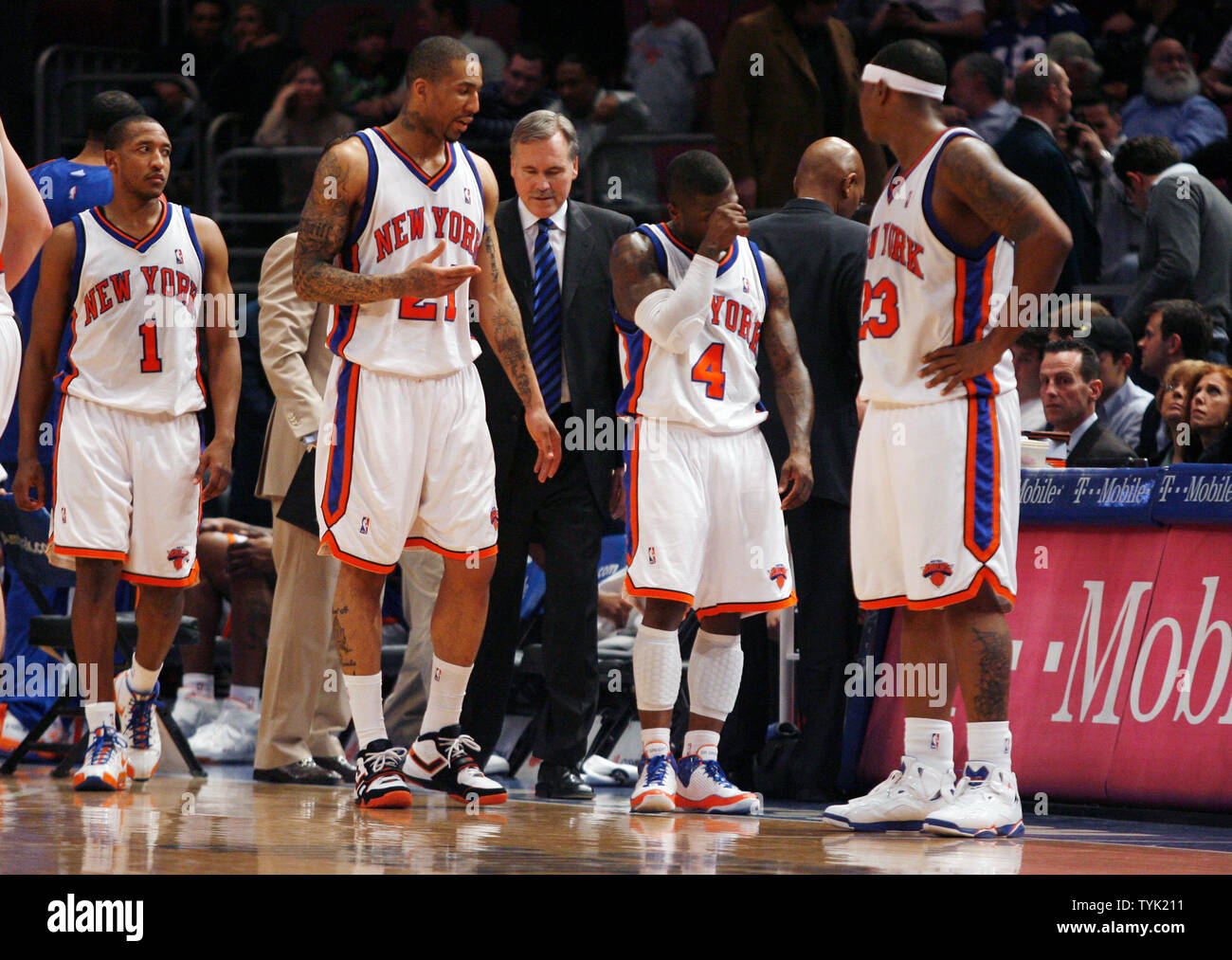 New York Knicks Chris Duhon, Wilson Chandler, head coach Mike D'Antoni ...