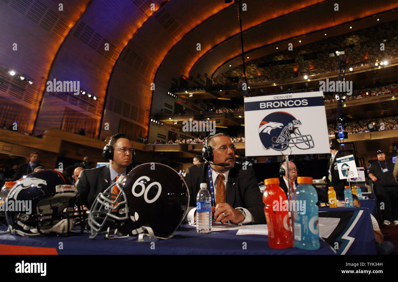 Nfl news desk hi-res stock photography and images - Alamy