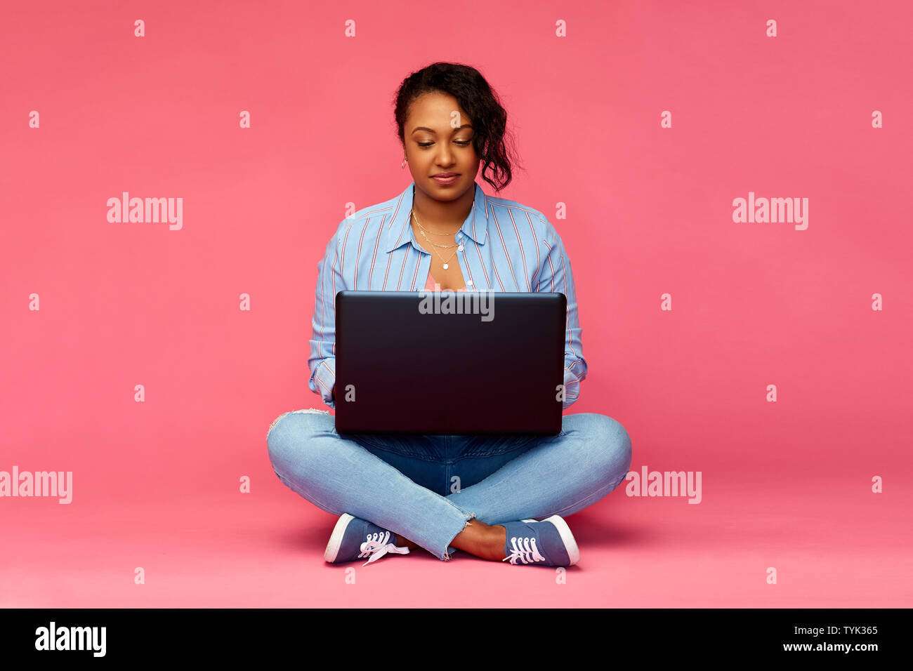 Laptop size hi-res stock photography and images - Alamy