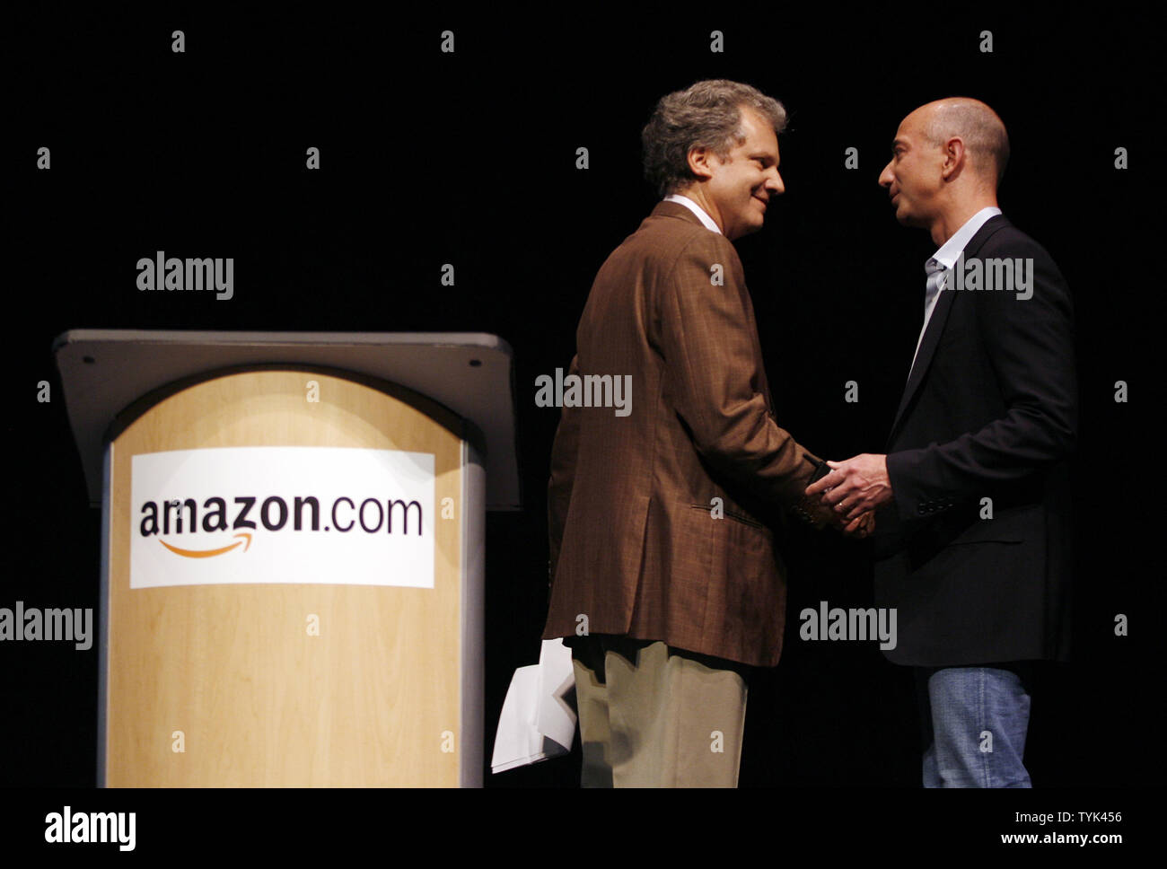 Jeff bezos reading hi-res stock photography and images - Alamy