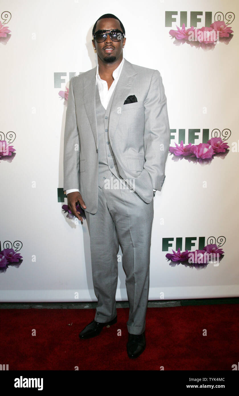 Sean "Diddy" Combs arrives for the Fragrance Foundation 2009 FiFi ...