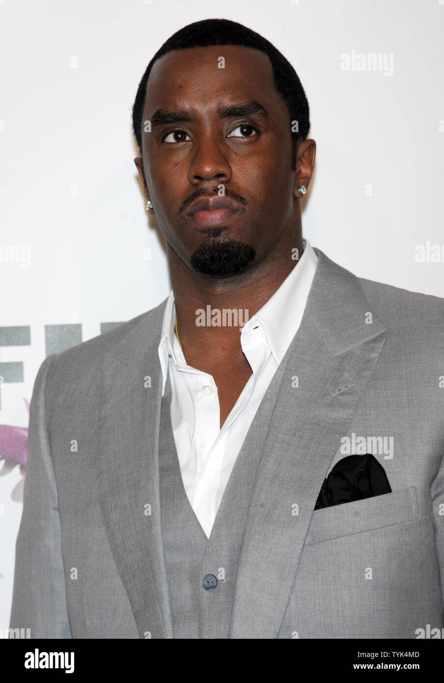 Sean "Diddy" Combs arrives for the Fragrance Foundation 2009 FiFi ...