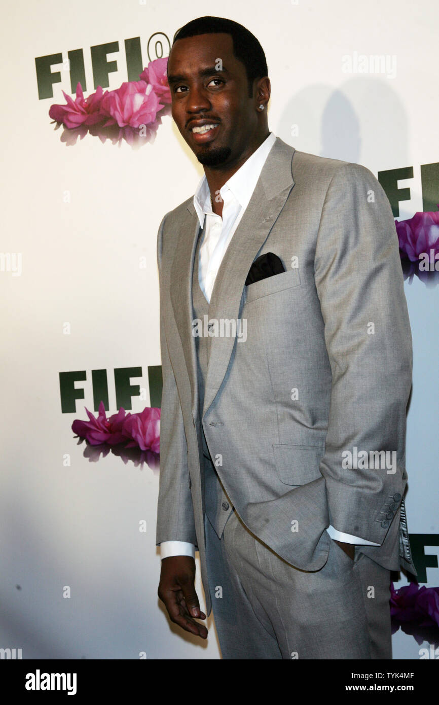 Sean "Diddy" Combs arrives for the Fragrance Foundation 2009 FiFi ...