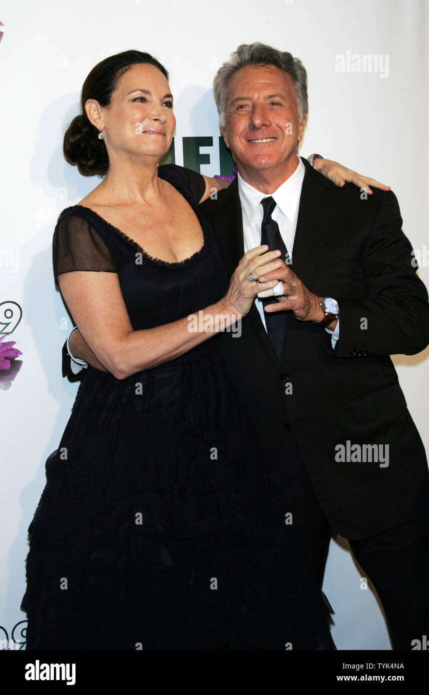 Dustin Hoffman and wife Lisa arrive for the Fragrance Foundation 2009 ...