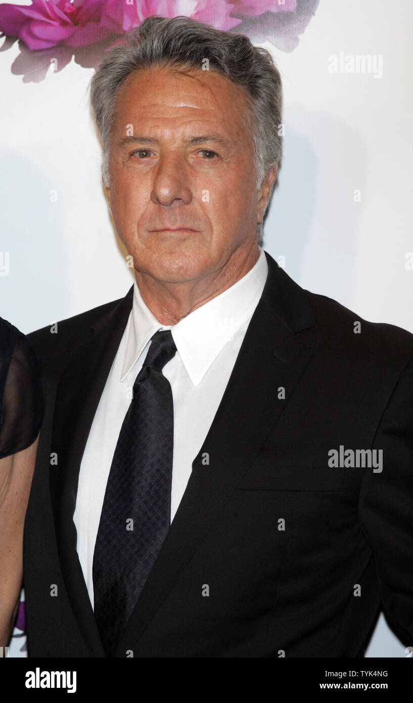 Dustin Hoffman arrives for the Fragrance Foundation 2009 FiFi Awards at ...