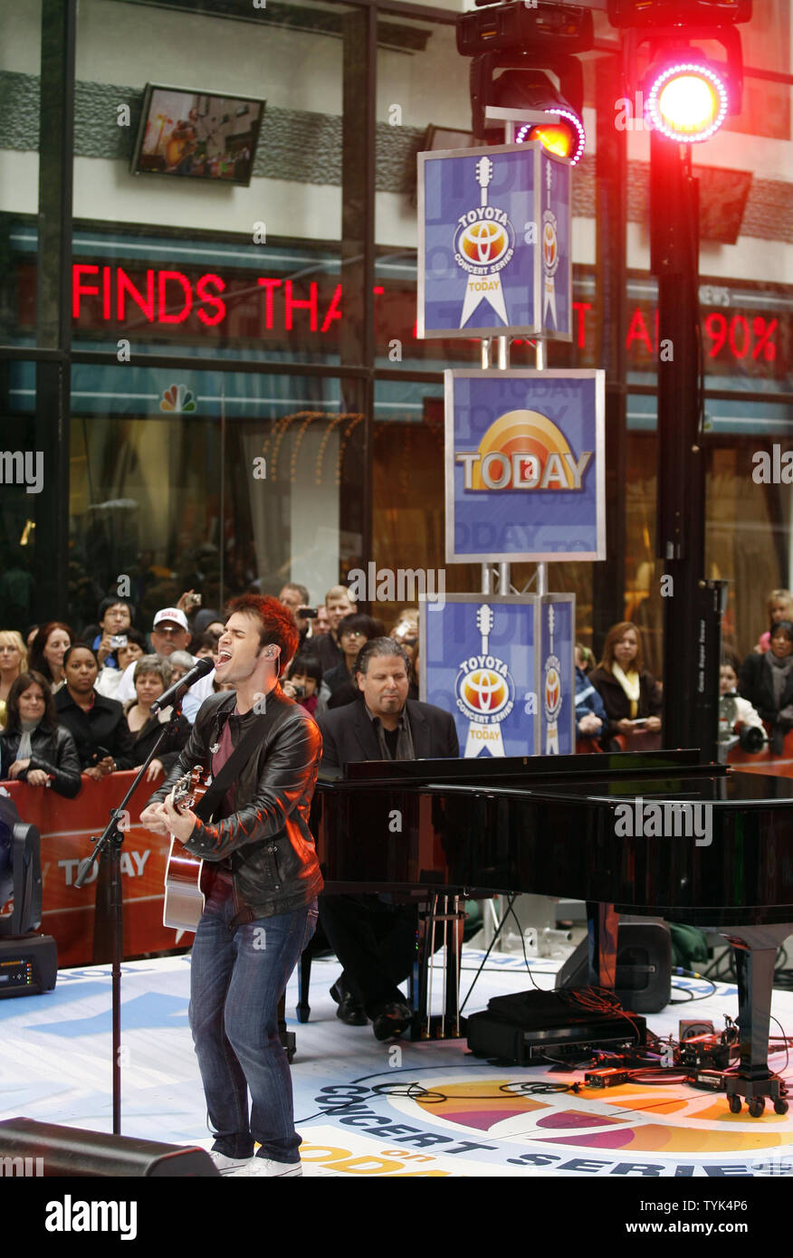 American idol winner kris allen hi-res stock photography and images - Alamy