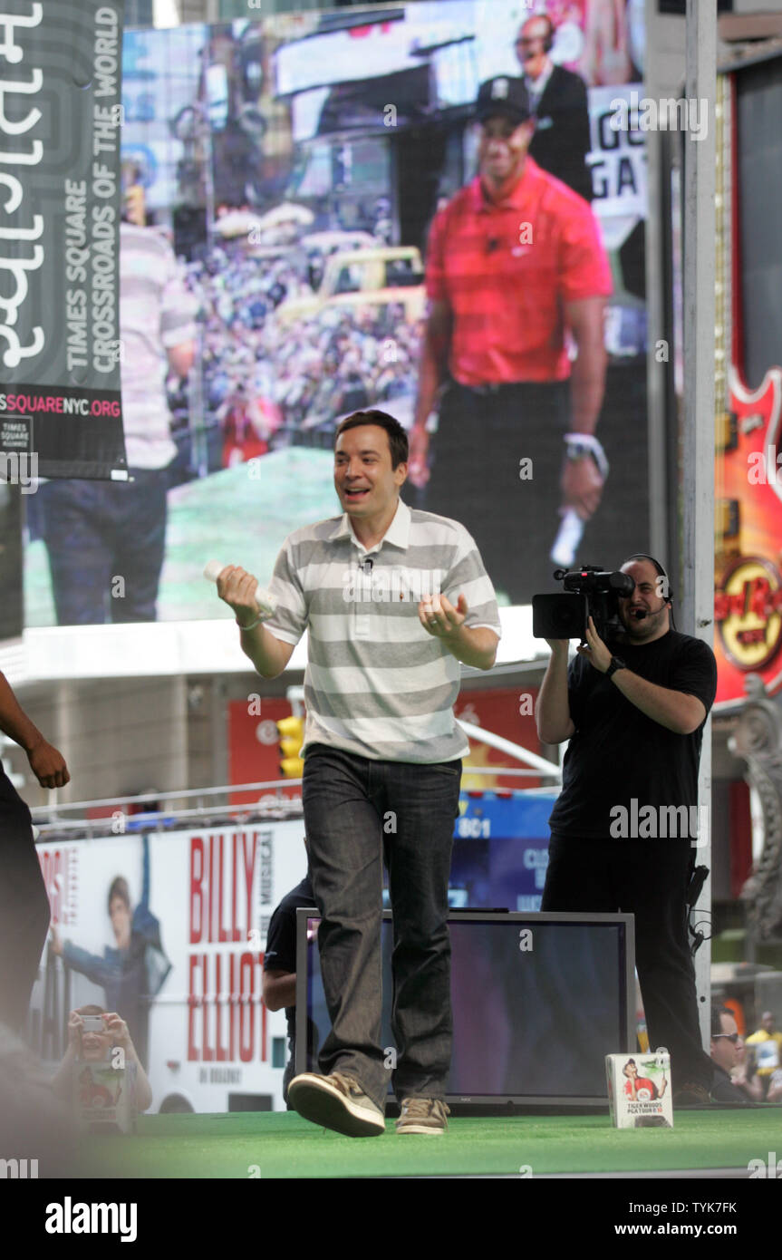 Jimmy Fallon reacts to a good drive during Tiger Woods PGA TOUR 10 Wii ...