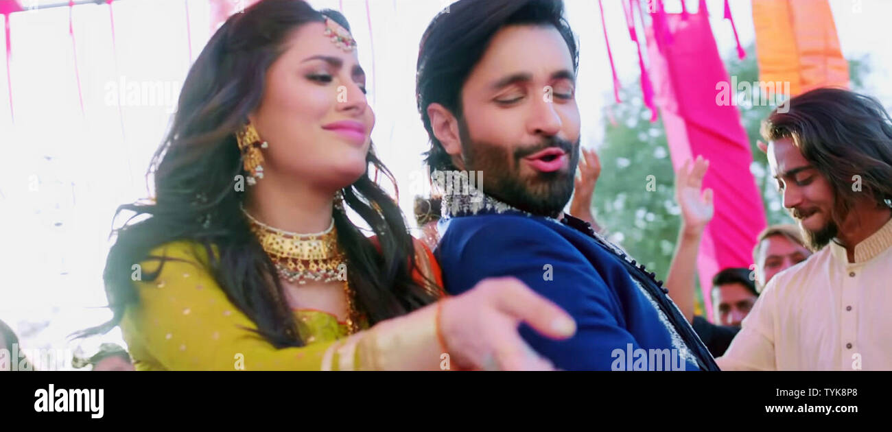 CHHALAWA, from left: Mehwish Hayat, Azfar Rehman, 2019. © HUM Films ...