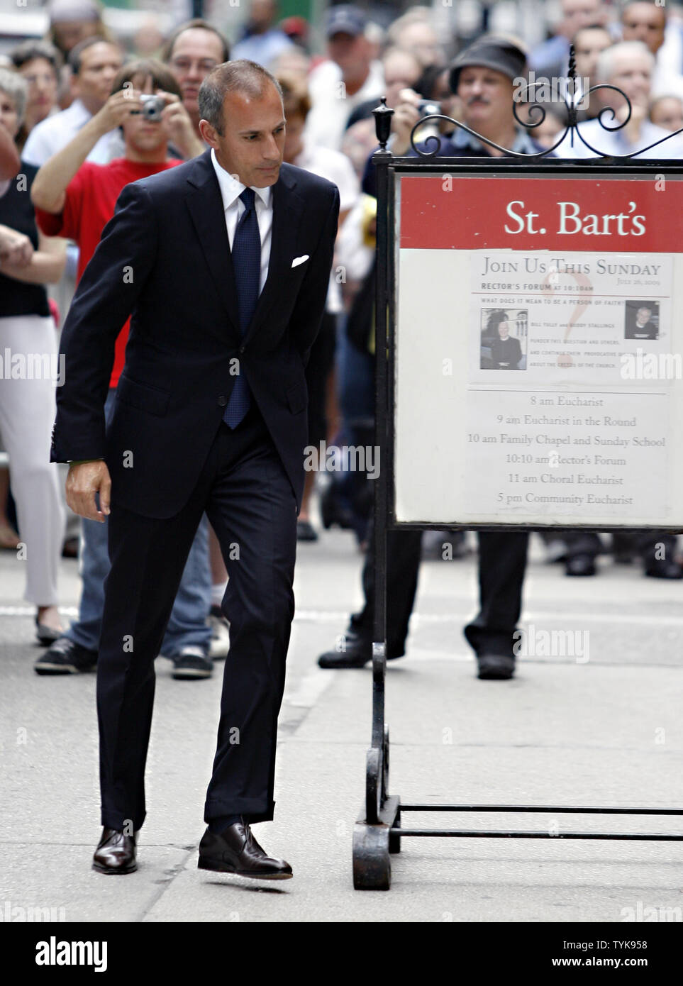 Matt Lauer walks into the funeral of celebrated CBS newsman Walter ...